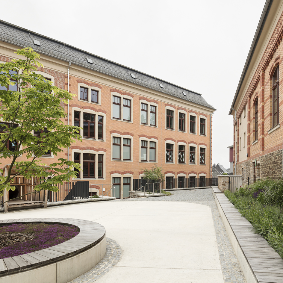 H2 ARCHITEKTUR by hendrik heine